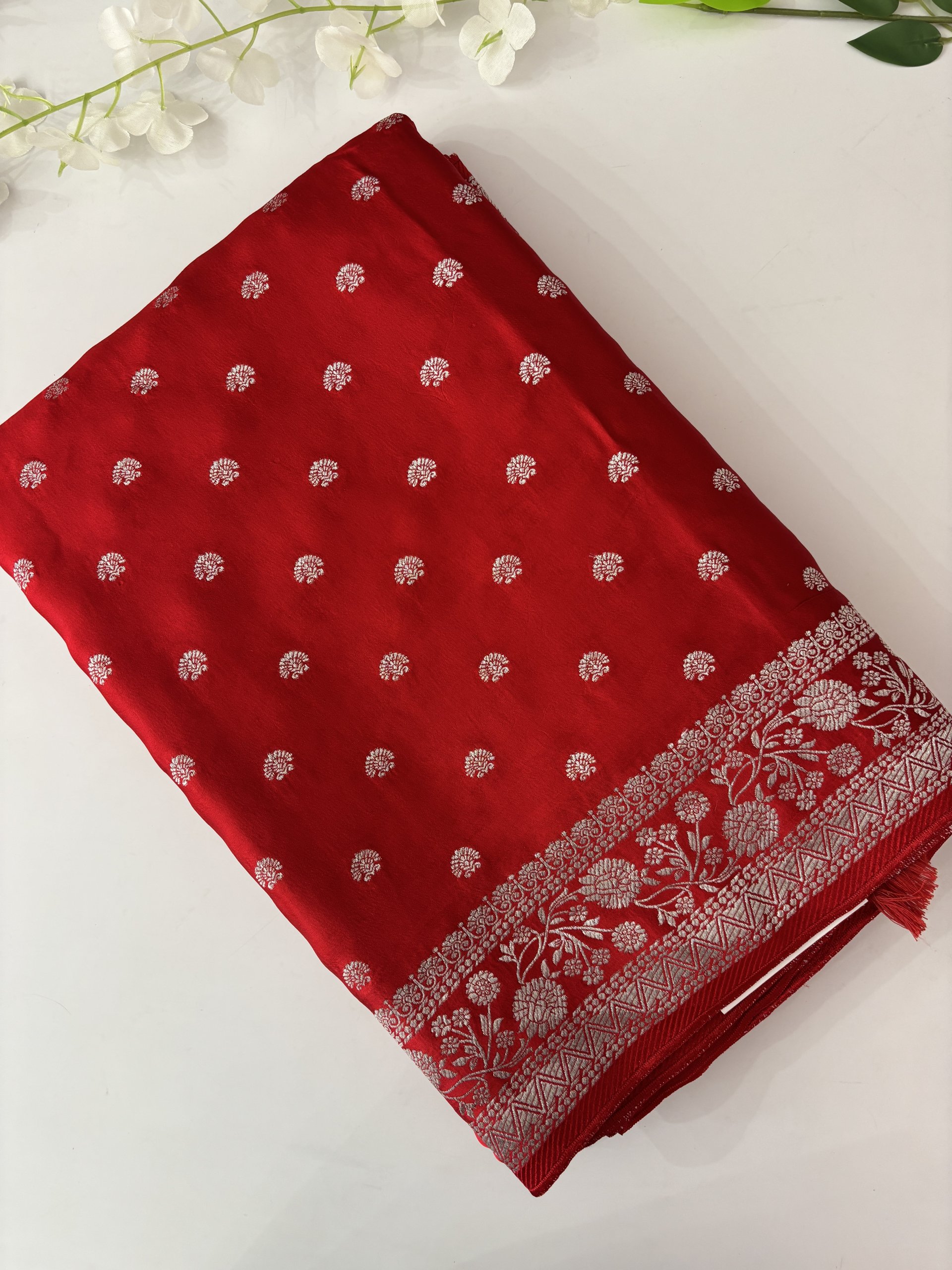 Red Exquisite Banarasi Mashru Silk Saree – Blend of Luxury & Tradition | Vardhman Collection